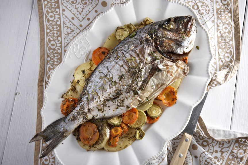 Breams baked with vegetables and herbs | cantinamag.gr