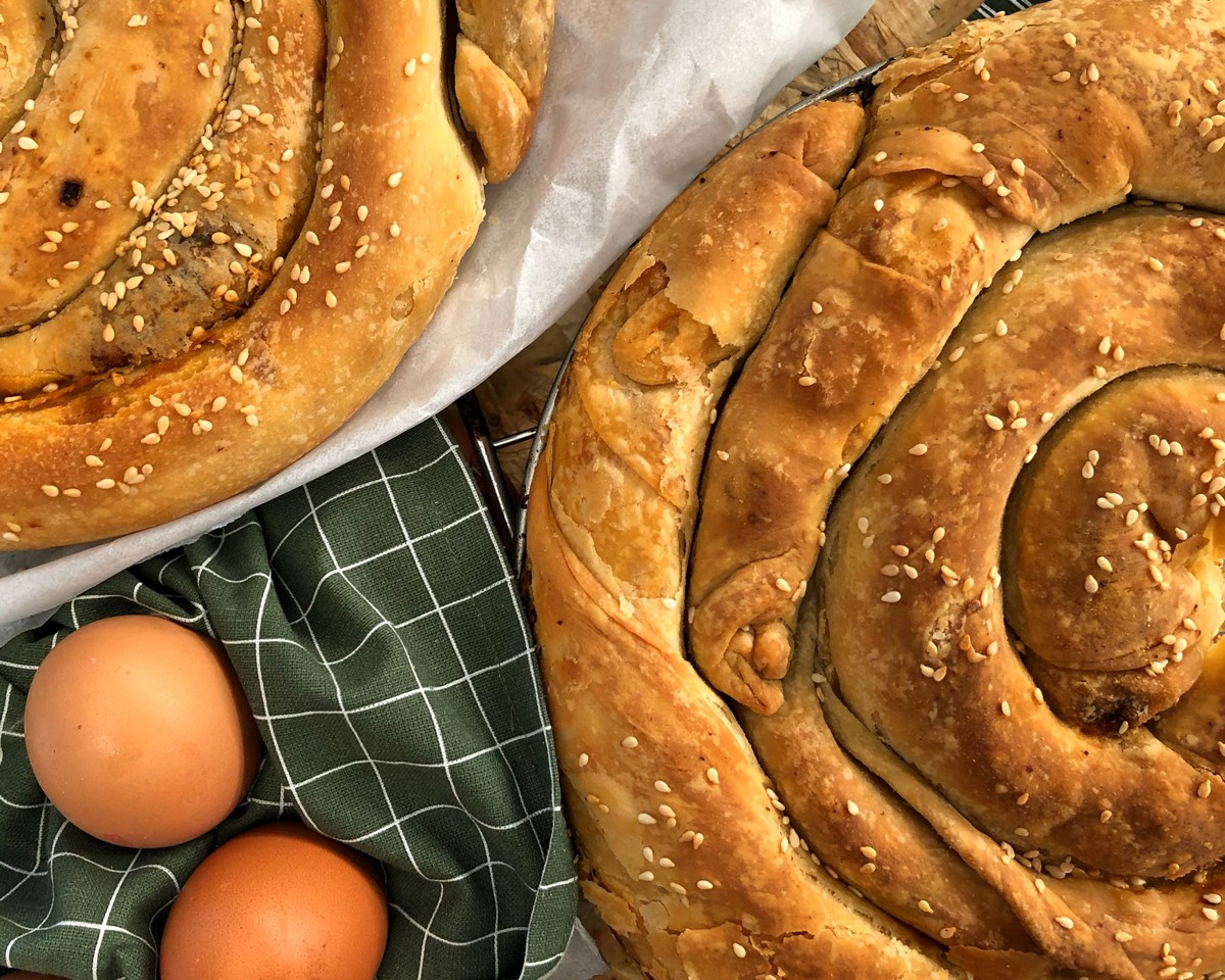 Στριφτή πίτα με πράσο, φέτα και πιπεριά Φλωρίνης | cantinamag.gr