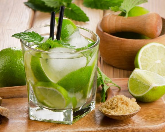 15 δροσιστικά cocktails για τα καλοκαιρινά μας βράδια | cantinamag.gr
