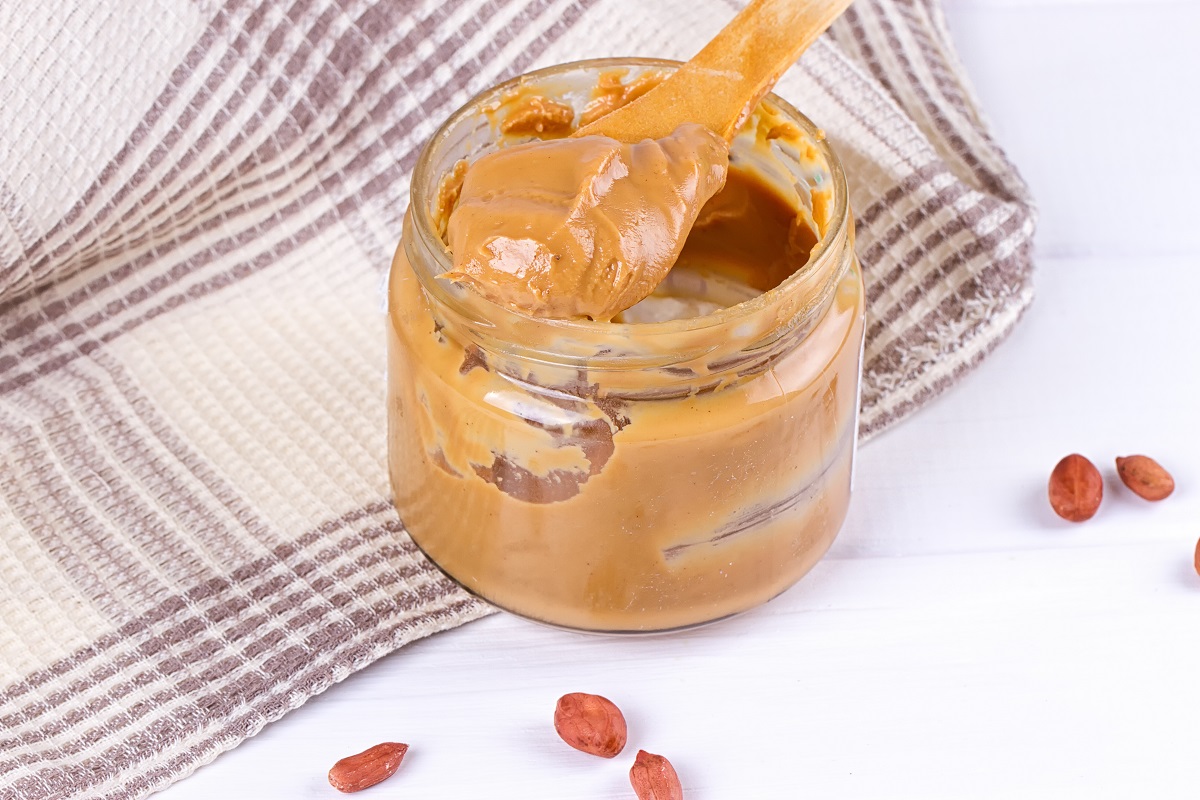 Eύκολο κέικ μπανάνα με φιστικοβούτυρο και σοκολάτα | cantinamag.gr