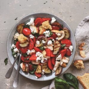 Κοτοσαλάτα με μελιτζάνες, ντοματίνια και ξινομυζήθρα | cantina ...