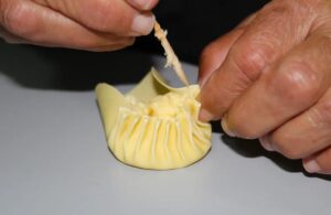 Οι πασχαλινές τυρόπιτες της Τήνου (+ συνταγή) | cantina.protothema.gr