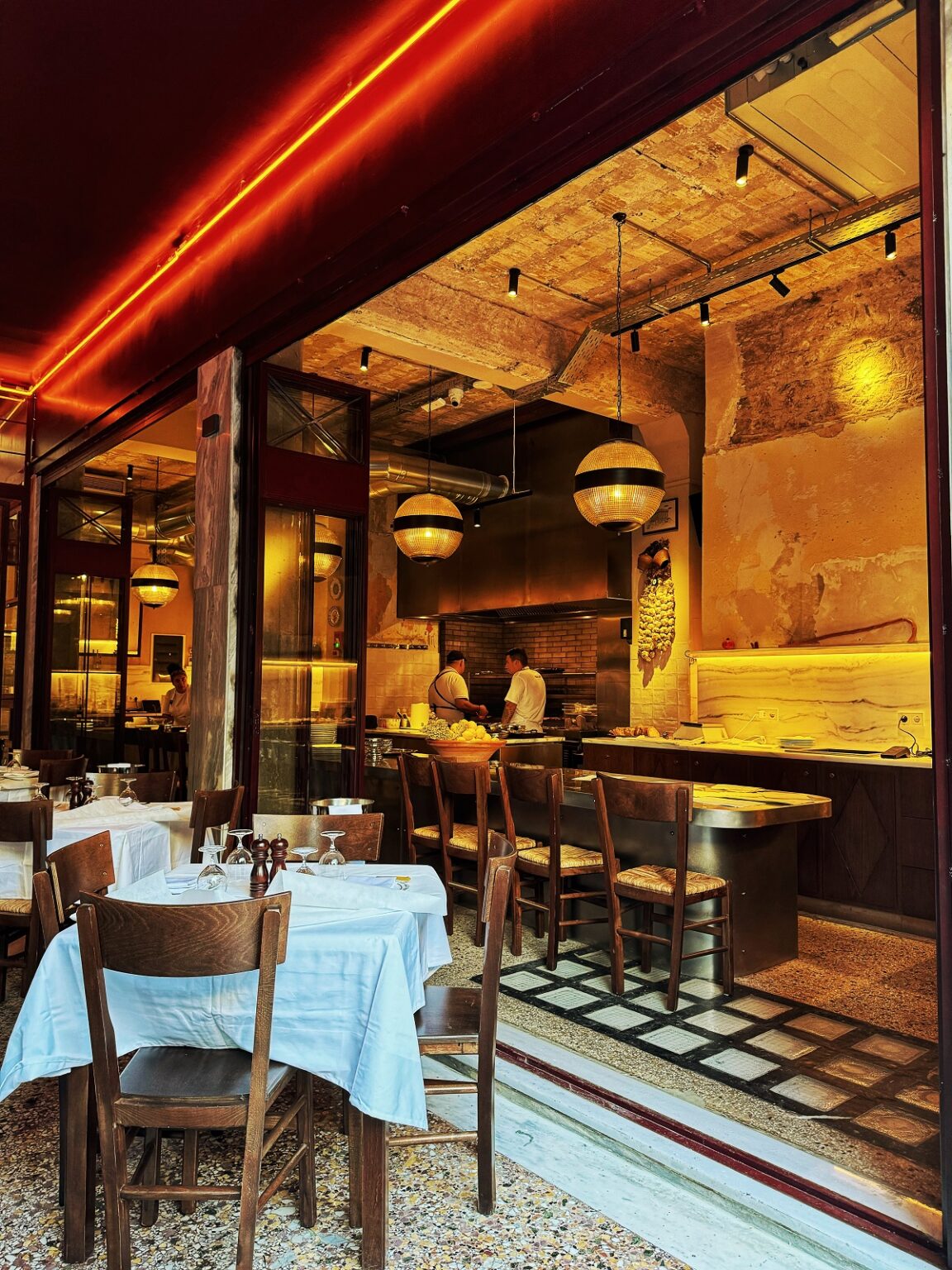 Μανάρι: Η ολοκαίνουργια αυθεντική κρεατοταβέρνα του Άρη Βεζενέ ...