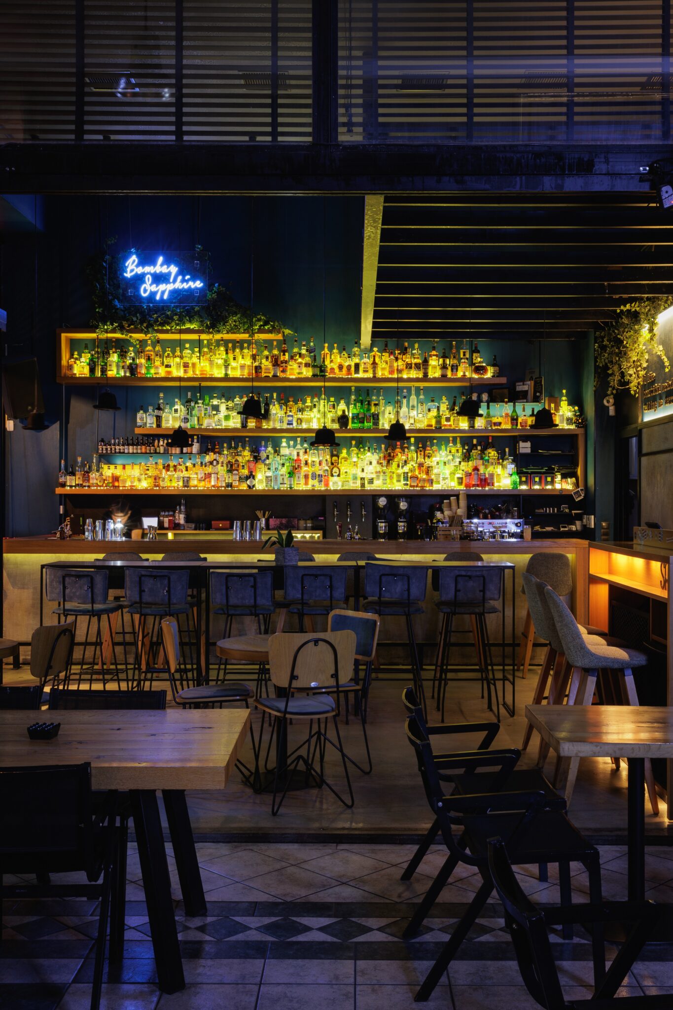 Spoiled: 12 χρόνια αναπόσπαστο κομμάτι της bar σκηνής στη Δάφνη ...