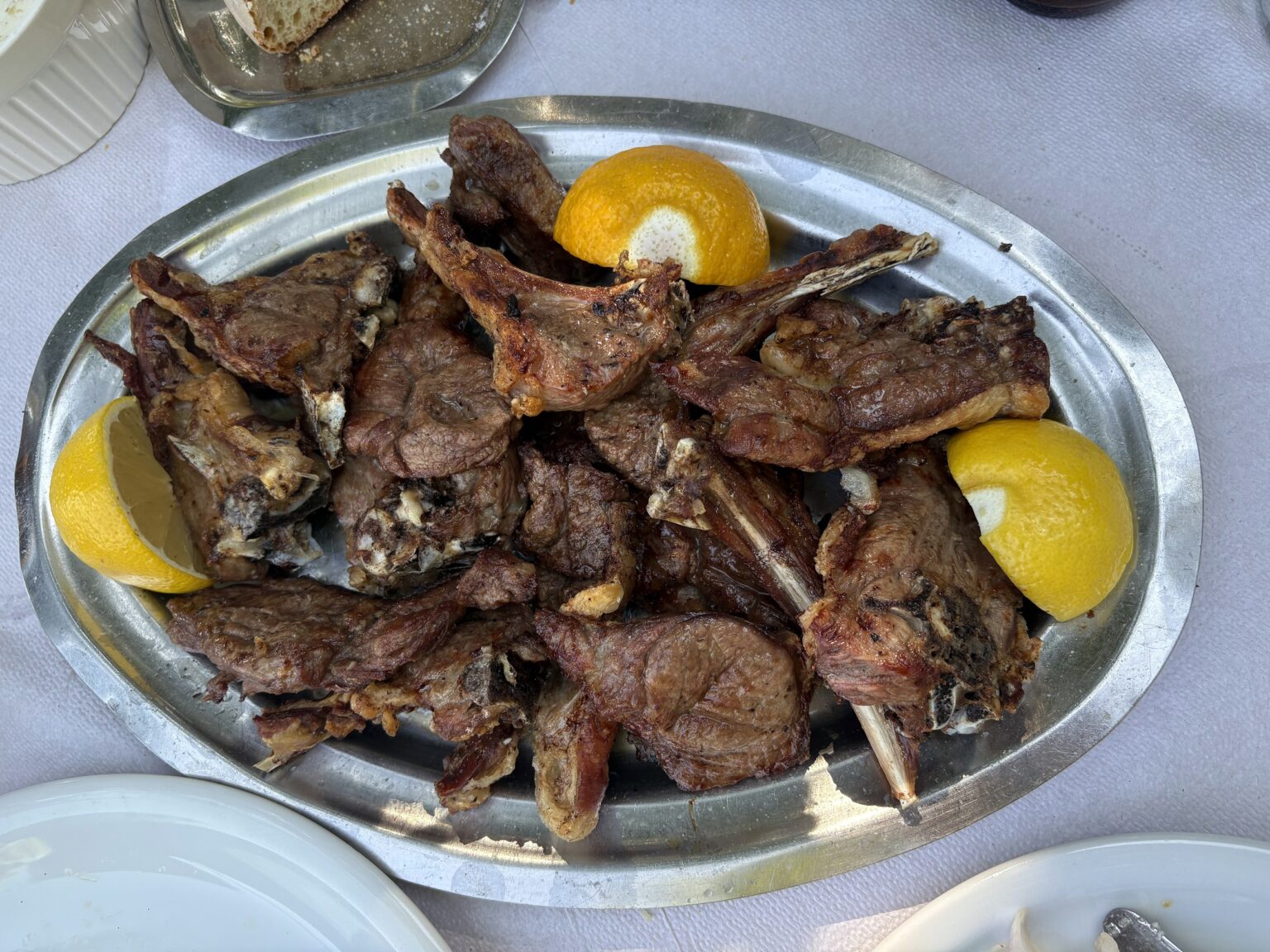 Κατσικάκι με πατάτες στον φούρνο | cantinamag.gr