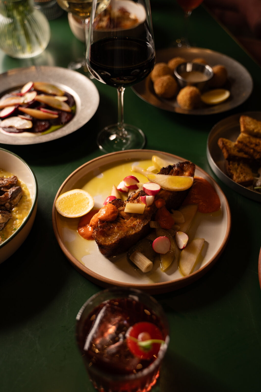 Felicità: Στο Ρουφ για αυθεντικό aperitivo και sharing πιάτα ...